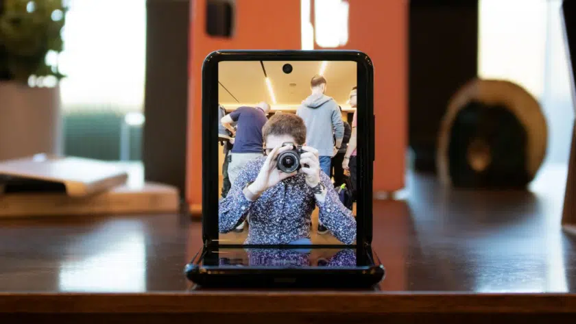 A Comprehensive Guide Of Samsung Flip 3 Screen Replacement